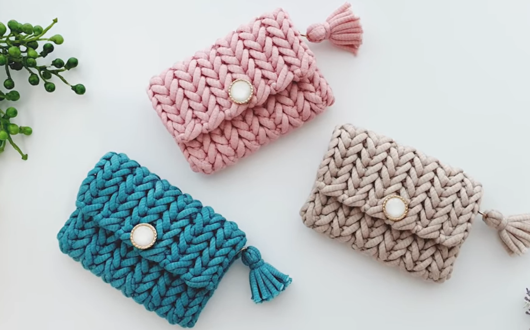 Crochet Beautiful Purse Video Lesson - We Love Crochet